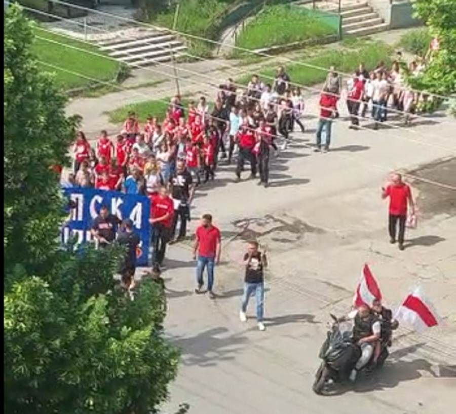 PROSLAVA TITULE "Delije" iz Srpske Crnje prve krenule ka "Marakani ...