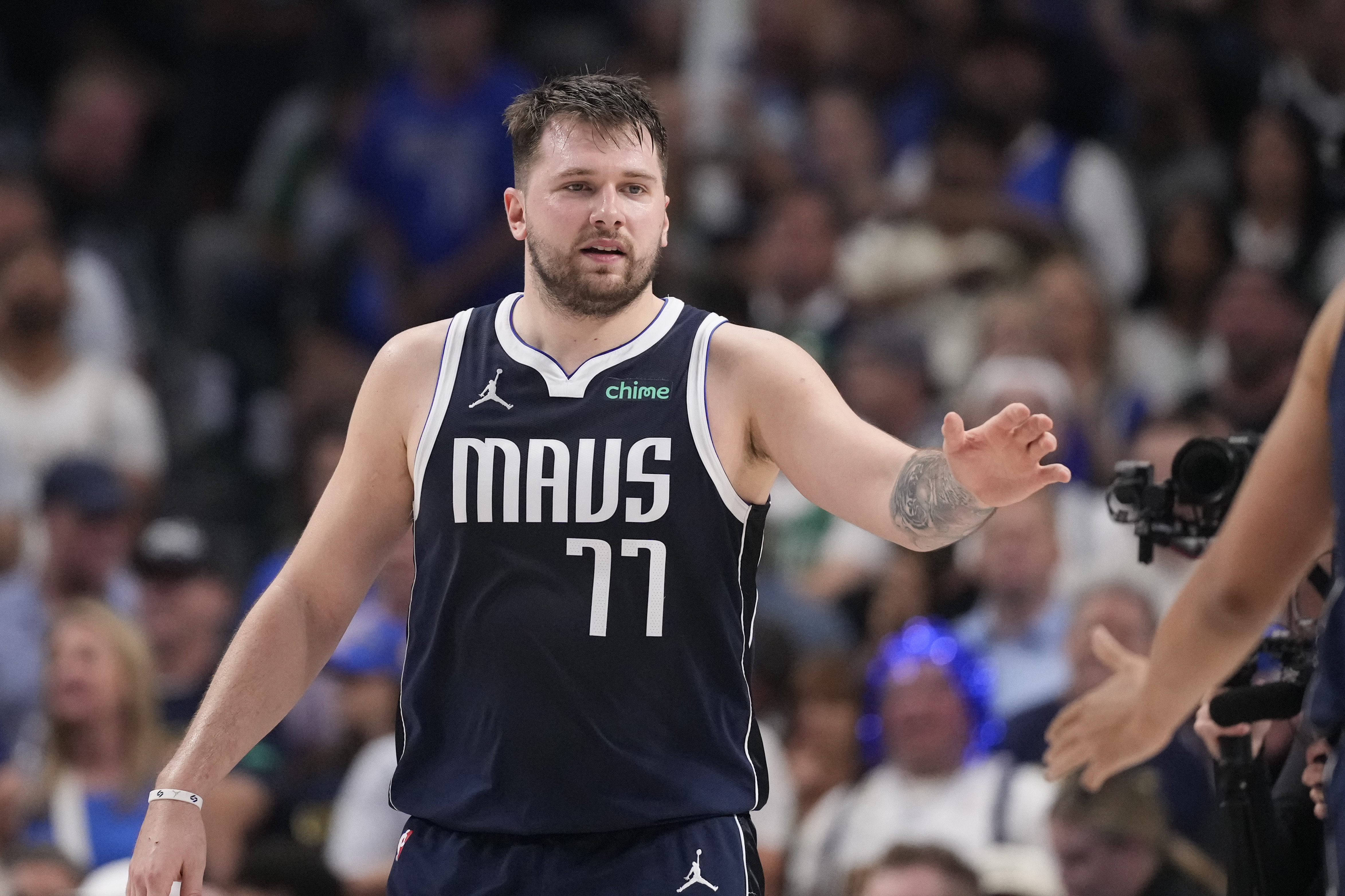 SERIJA SE VRAĆA U BOSTON Dalas i Dončić demolirali Seltikse i izbegli ...
