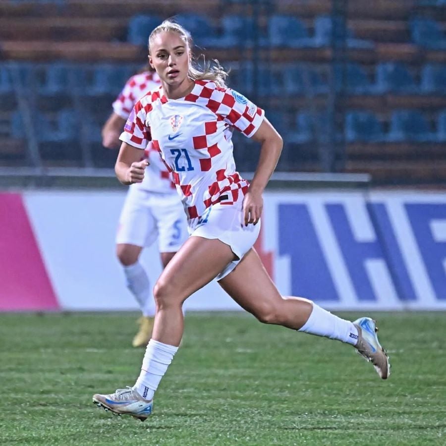 PRELEPU HRVATSKU FUDBALERKU PRATI TRI MILIONA LJUDI Njen najnoviji ...