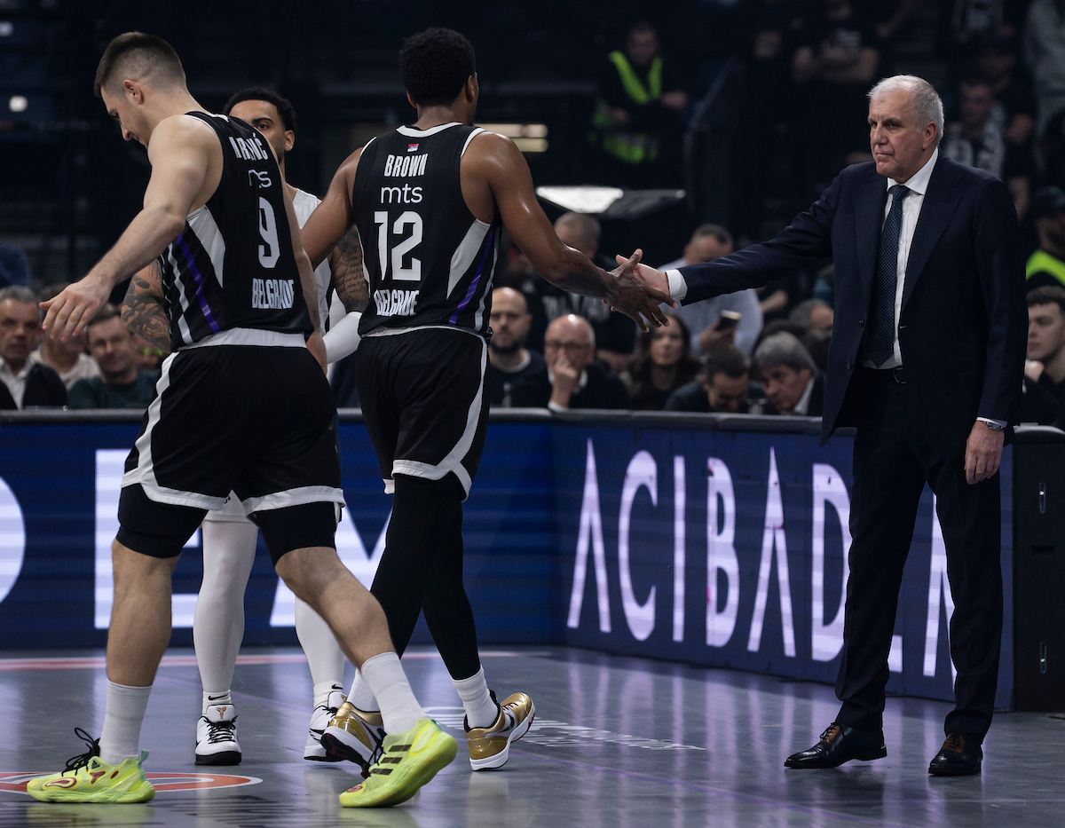 CRNO-BELI UPISALI I 15. RECKU Partizan ubedljivo vodio, zatim se igrao ...