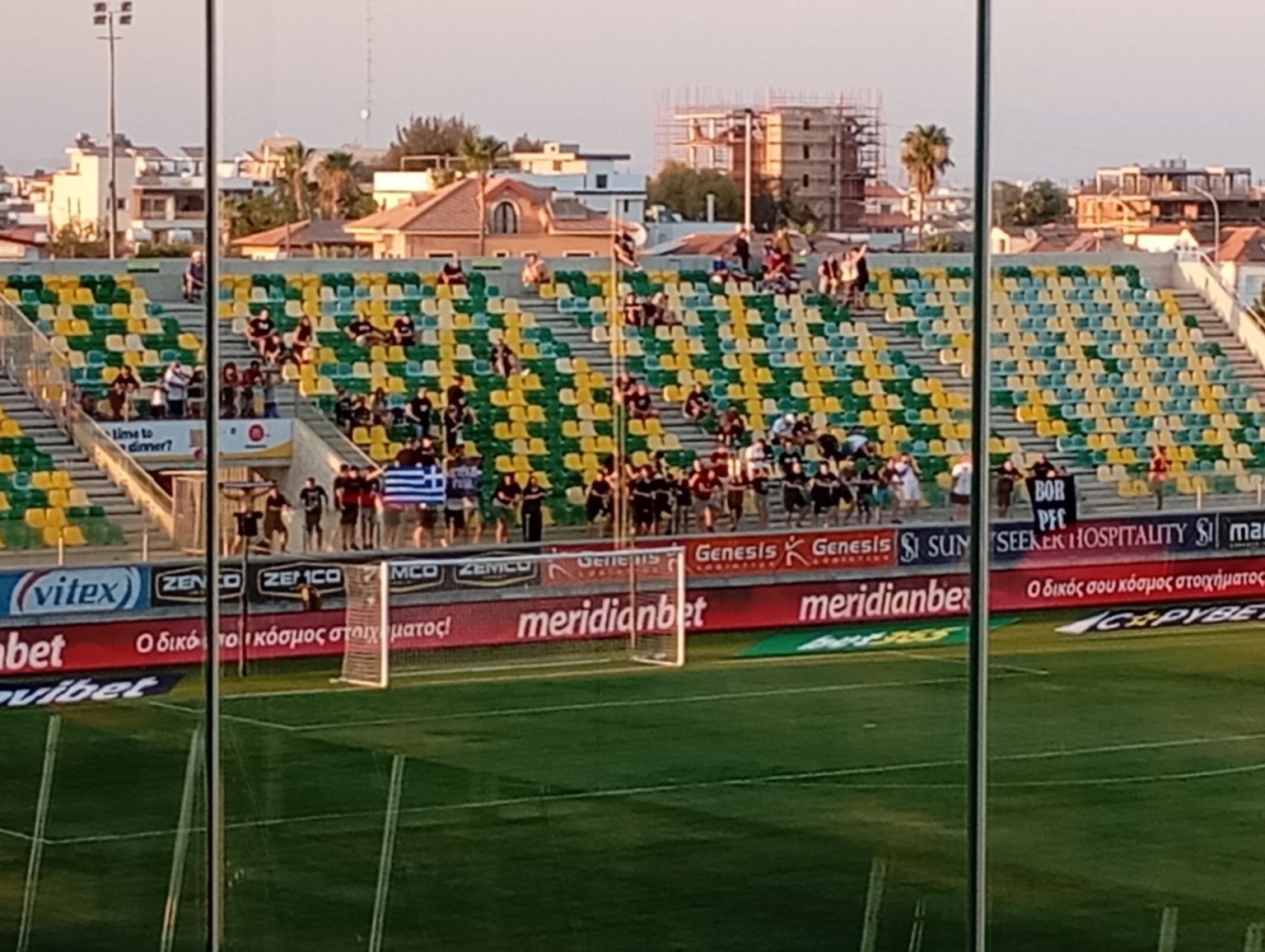 "Grobari" stigli na stadion "Jorgos Karapatakis" (VIDEO) - MaxBet Sport